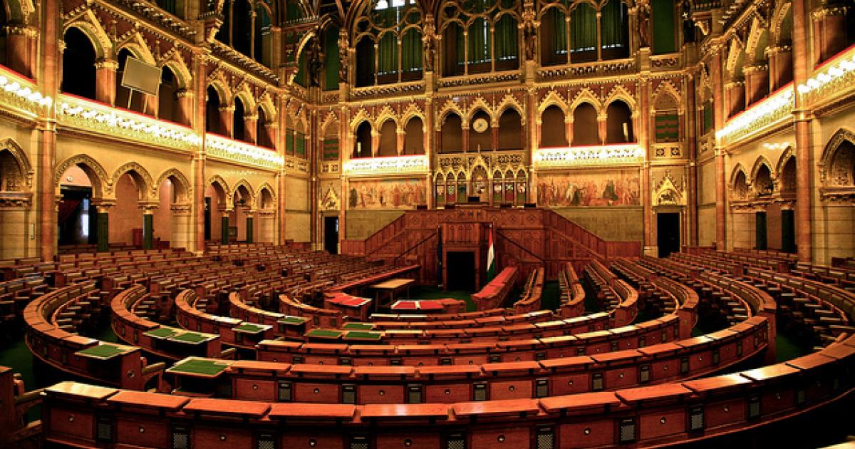 The betrayed republic. Hungary’s new Constitution and the “System of ...